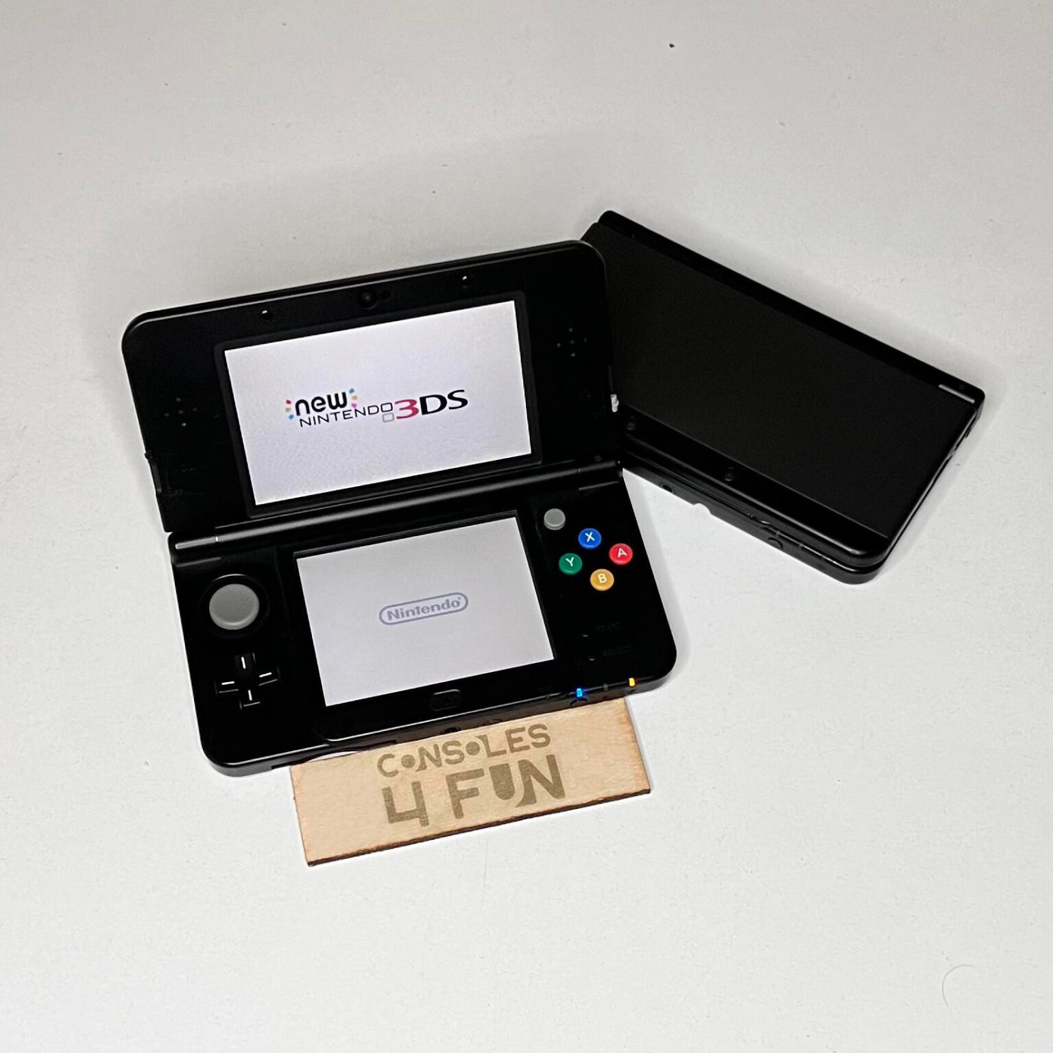 New Nintendo 3DS with Games – Consoles 4 Fun